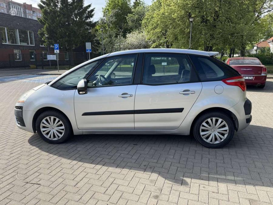 Blue Citroen c4-picasso 2009 in Klaipeda, with an engine capacity of 1.56 L and mileage of 213 thousand km for 2150 €, photo 9 on AUTOMOTO.COM.LV