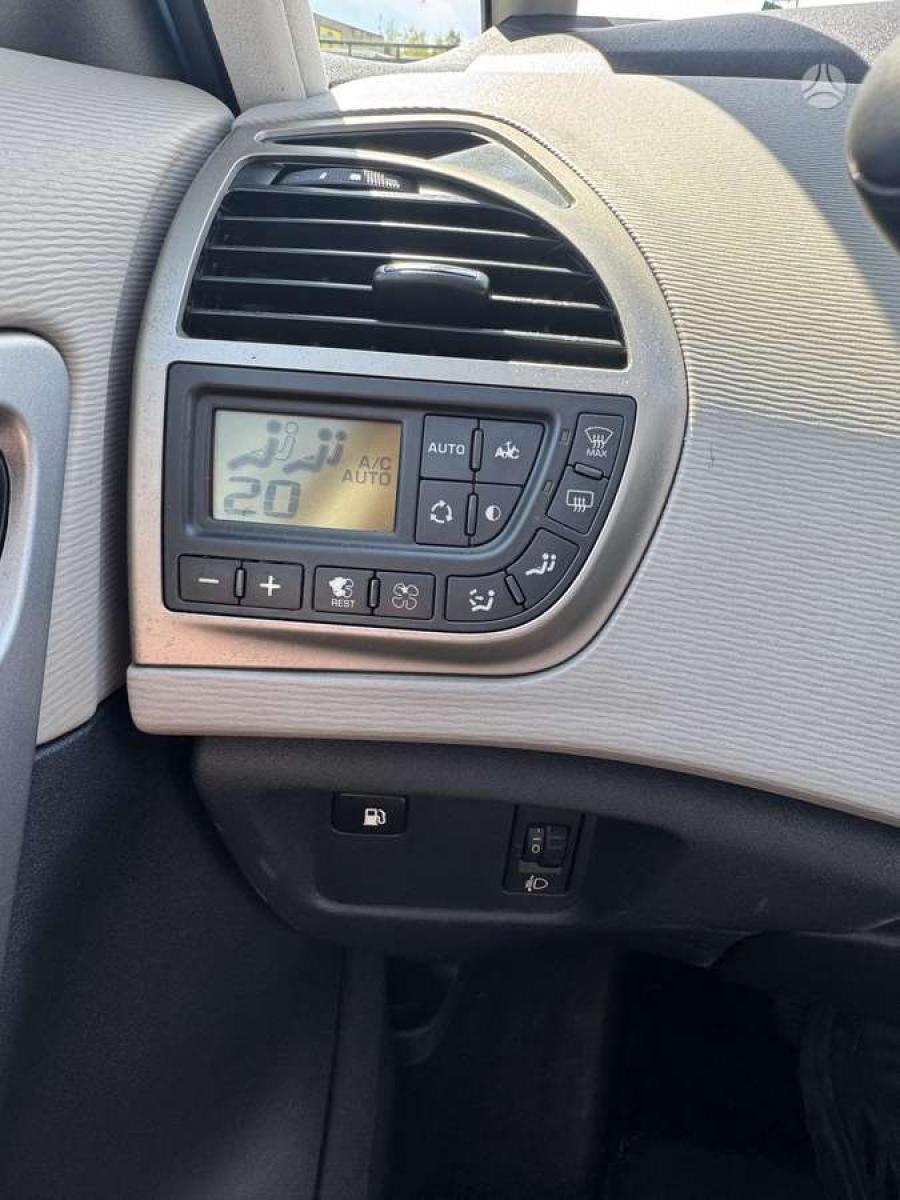 Blue Citroen c4-picasso 2009 in Klaipeda, with an engine capacity of 1.56 L and mileage of 213 thousand km for 2150 €, photo 15 on AUTOMOTO.COM.LV