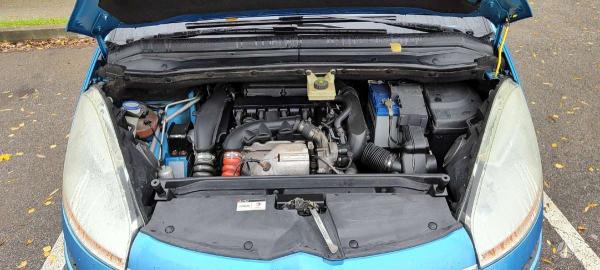 Zils Citroen c4-picasso 2010 Alīta, ar dzinēja tilpumu 1.60 L un nobraukumu 186 tūkst. km par 3000 €, foto 11 vietnē AUTOMOTO.COM.LV