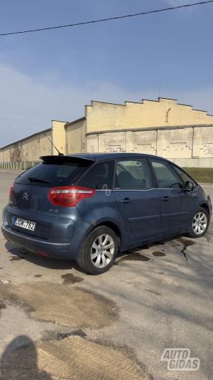 Blue Citroen c4-picasso 2010 in Vilnius, with an engine capacity of 2.00 L and mileage of 419 thousand km for 2000 €, photo 3 on AUTOMOTO.COM.LV