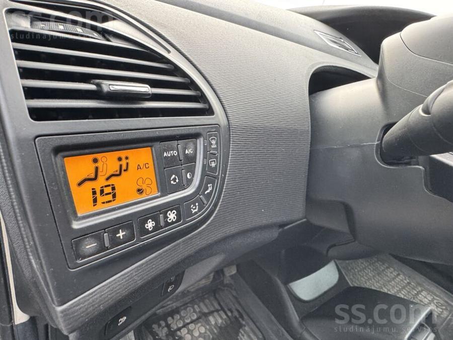 Zils Citroen c4-picasso 2010 Daugavpils, ar dzinēja tilpumu 1.60 L un nobraukumu 0 tūkst. km par 3350 €, foto 17 vietnē AUTOMOTO.COM.LV
