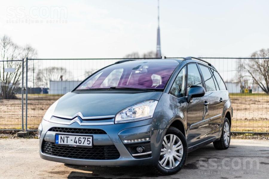 Blue Citroen c4-picasso 2011 in Riga, with an engine capacity of 2.00 L and mileage of 223 thousand km for 1250 €, photo 1 on AUTOMOTO.COM.LV