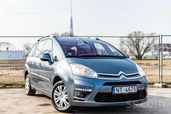 Blue Citroen c4-picasso 2011 in Riga, with an engine capacity of 2.00 L and mileage of 223 thousand km for 1250 €, photo 2 on AUTOMOTO.COM.LV