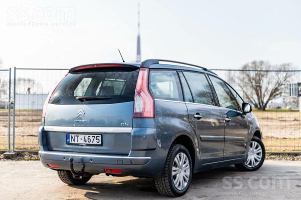 Blue Citroen c4-picasso 2011 in Riga, with an engine capacity of 2.00 L and mileage of 223 thousand km for 1250 €, photo 6 on AUTOMOTO.COM.LV