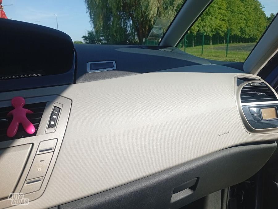 Blue Citroen c4-picasso 2012 in Vilnius, with an engine capacity of 1.60 L and mileage of 254 thousand km for 3500 €, photo 21 on AUTOMOTO.COM.LV