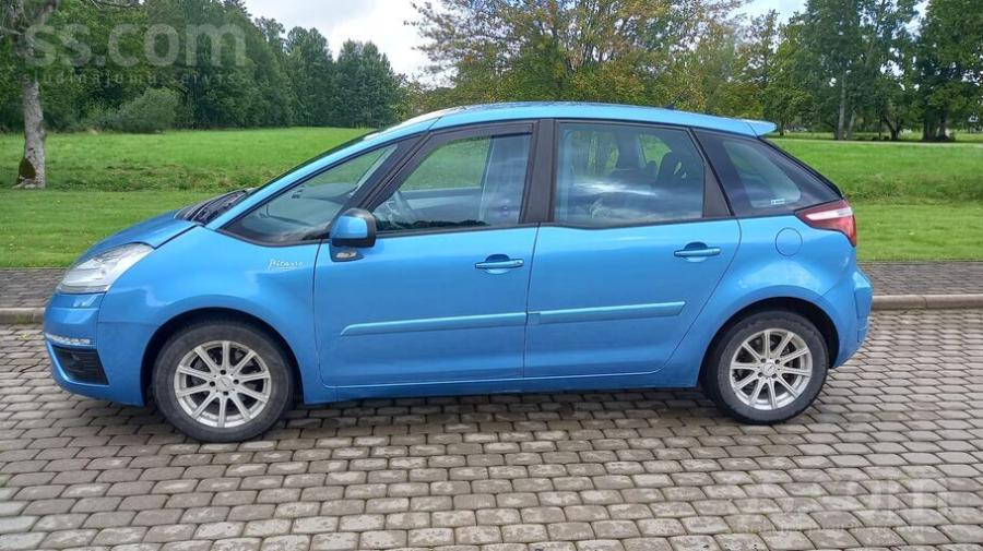 Blue Citroen c4-picasso 2012 in Talsi, with an engine capacity of 1.60 L and mileage of 100 thousand km for 5000 €, photo 1 on AUTOMOTO.COM.LV