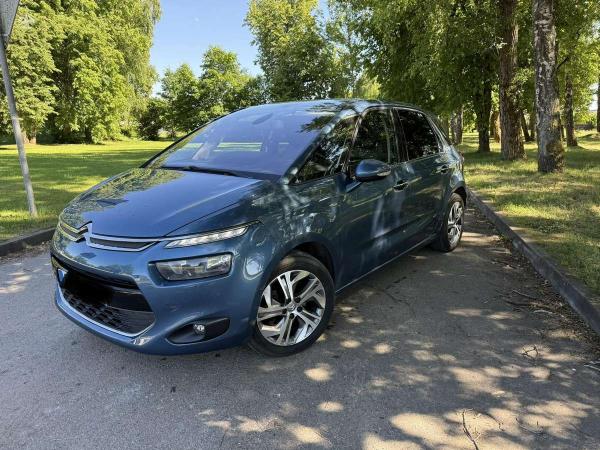 Blue Citroen c4-picasso 2013 in Taurage, with an engine capacity of 1.56 L and mileage of 203 thousand km for 4900 €, photo 1 on AUTOMOTO.COM.LV