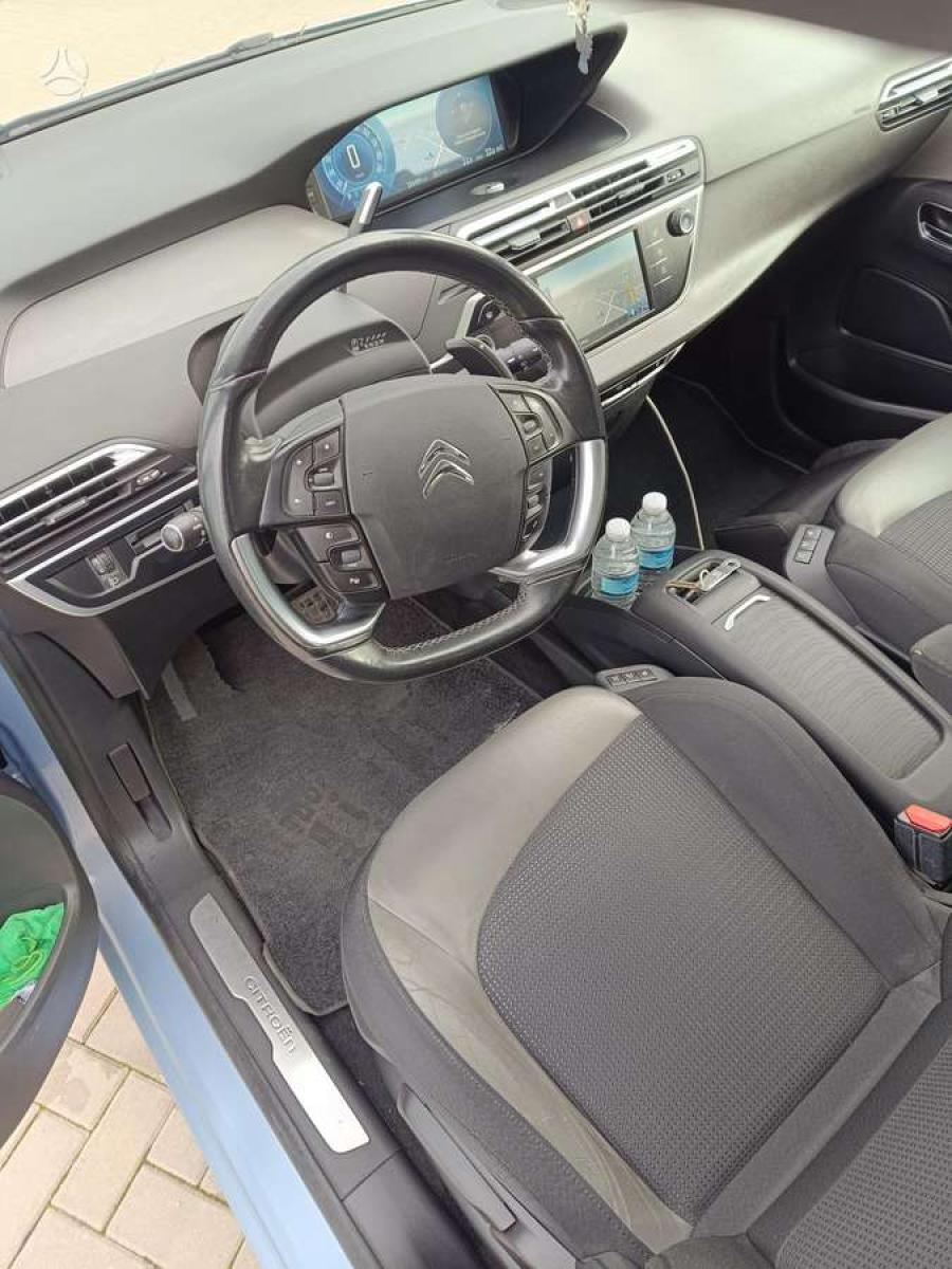 Blue Citroen c4-picasso 2014 in Plunge, with an engine capacity of 2.00 L and mileage of 256 thousand km for 5600 €, photo 24 on AUTOMOTO.COM.LV