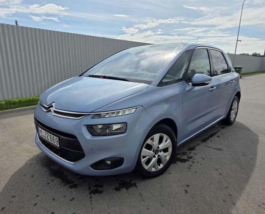 Blue Citroen c4-picasso 2016 in Pasvalys, with an engine capacity of 1.56 L and mileage of 250 thousand km for 5999 €, photo 1 on AUTOMOTO.COM.LV