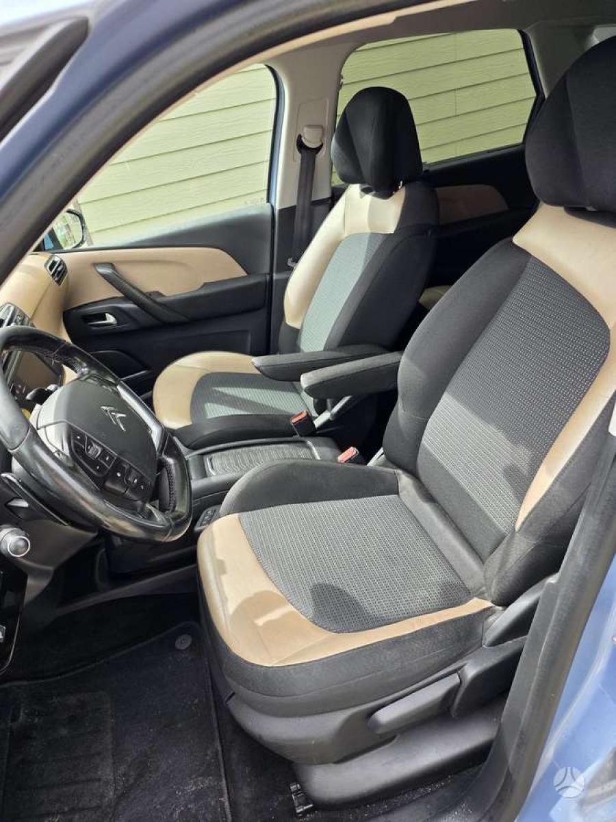Blue Citroen c4-picasso 2016 in Pasvalys, with an engine capacity of 1.56 L and mileage of 250 thousand km for 5999 €, photo 10 on AUTOMOTO.COM.LV
