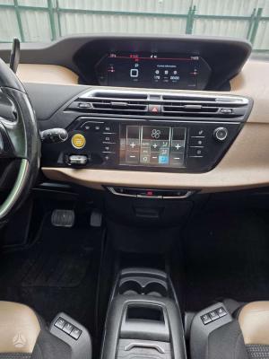 Blue Citroen c4-picasso 2016 in Pasvalys, with an engine capacity of 1.56 L and mileage of 250 thousand km for 5999 €, photo 19 on AUTOMOTO.COM.LV