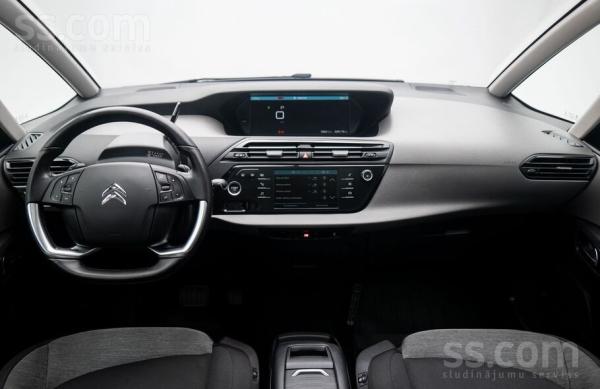 Citroen c4-picasso 2018 in Tallinn on AUTOMOTO.COM.LV Blue Citroen c4-picasso 2018 in Tallinn, with an engine capacity of 1.20 L and mileage of 228 thousand km for 7499 €, photo 3 on AUTOMOTO.COM.LV