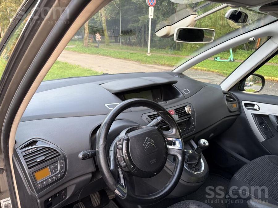 Brūns Citroen c4-picasso 2008 Rīga, ar dzinēja tilpumu 1.60 L un nobraukumu 160 tūkst. km par 2800 €, foto 6 vietnē AUTOMOTO.COM.LV