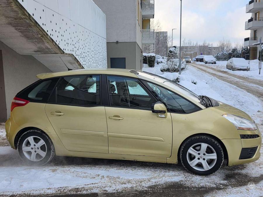Brūns Citroen c4-picasso 2007 Viļņa, ar dzinēja tilpumu 2.00 L un nobraukumu 350 tūkst. km par 1300 €, foto 6 vietnē AUTOMOTO.COM.LV