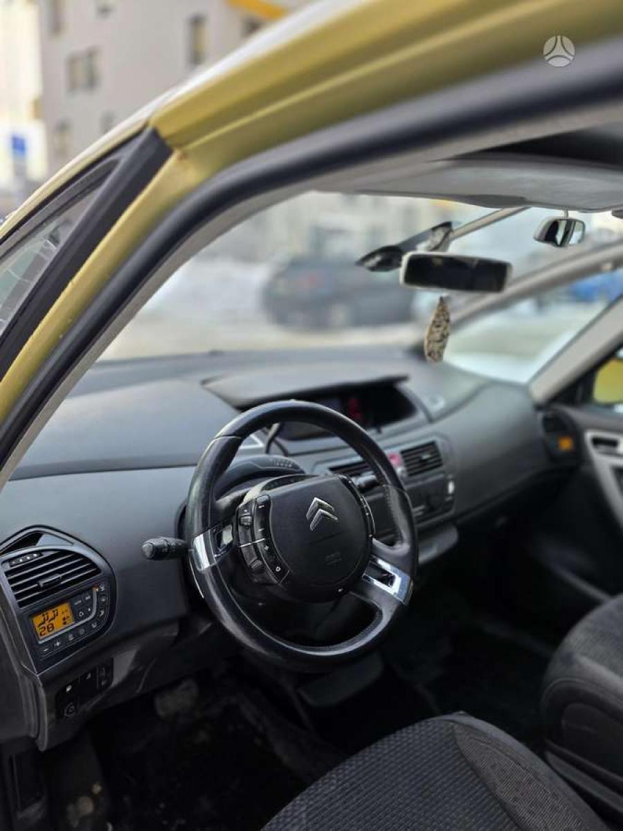 Brūns Citroen c4-picasso 2007 Viļņa, ar dzinēja tilpumu 2.00 L un nobraukumu 350 tūkst. km par 1300 €, foto 7 vietnē AUTOMOTO.COM.LV