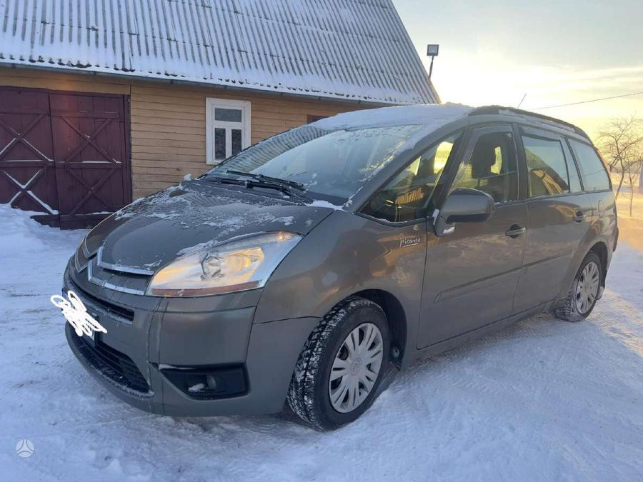 Brown Citroen c4-picasso 2007 in Kupiskis, with an engine capacity of 1.56 L and mileage of 259 thousand km for 1200 €, photo 3 on AUTOMOTO.COM.LV