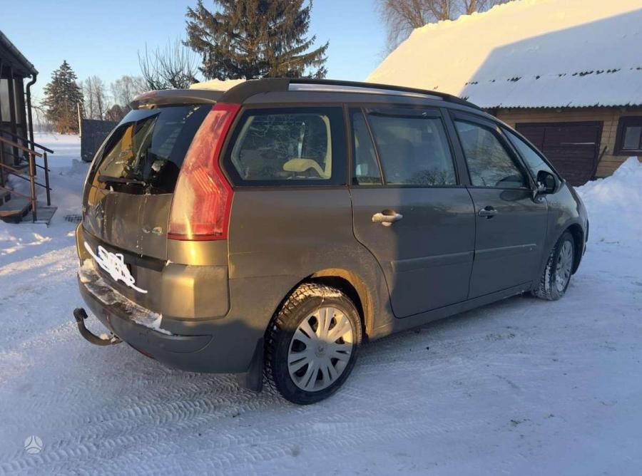 Brown Citroen c4-picasso 2007 in Kupiskis, with an engine capacity of 1.56 L and mileage of 259 thousand km for 1200 €, photo 5 on AUTOMOTO.COM.LV
