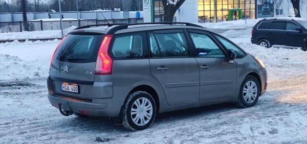Brūns Citroen c4-picasso 2007 Panevēža, ar dzinēja tilpumu 1.56 L un nobraukumu 249 tūkst. km par 1400 €, foto 9 vietnē AUTOMOTO.COM.LV