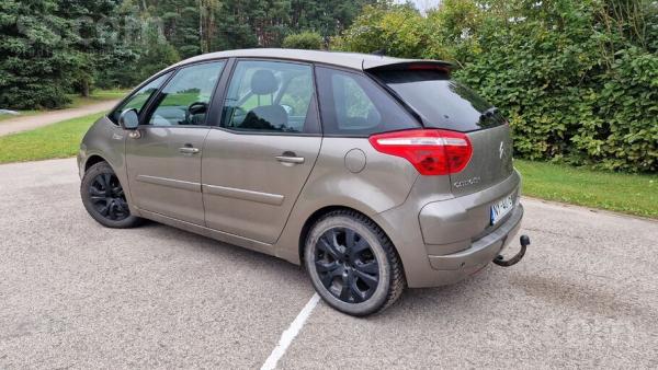 Brown Citroen c4-picasso 2008 in Riga, with an engine capacity of 1.60 L and mileage of 177 thousand km for 1500 €, photo 6 on AUTOMOTO.COM.LV