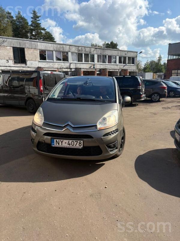 Brown Citroen c4-picasso 2008 in Jurmala, with an engine capacity of 1.60 L and mileage of 178 thousand km for 1500 €, photo 2 on AUTOMOTO.COM.LV