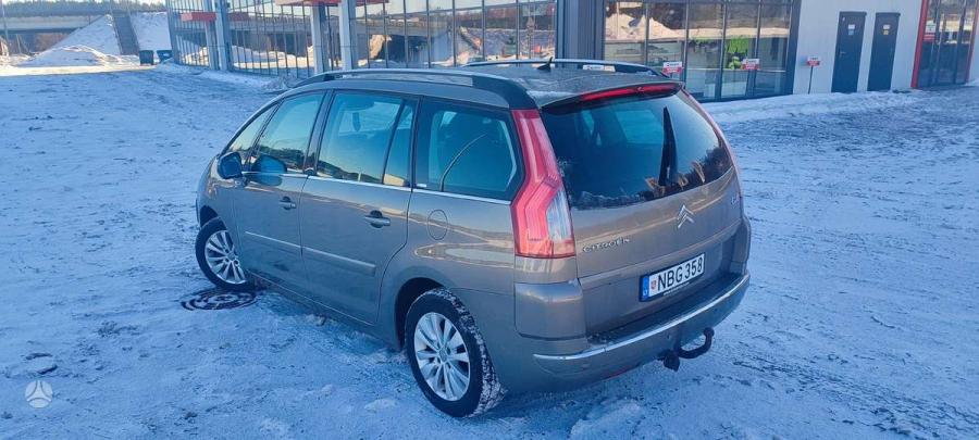 Brūns Citroen c4-picasso 2008 Viļņa, ar dzinēja tilpumu 2.00 L un nobraukumu 333 tūkst. km par 950 €, foto 6 vietnē AUTOMOTO.COM.LV