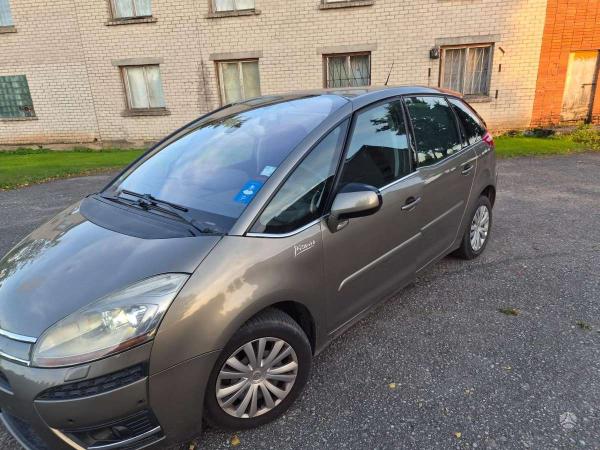 Brown Citroen c4-picasso 2008 in Jonava, with an engine capacity of 2.00 L and mileage of 190 thousand km for 1500 €, photo 1 on AUTOMOTO.COM.LV