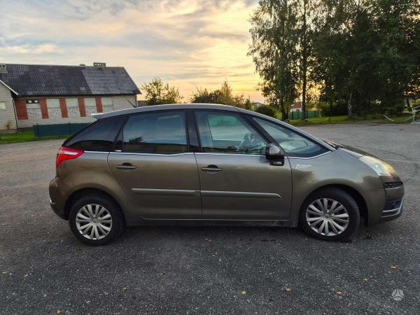 Brown Citroen c4-picasso 2008 in Jonava, with an engine capacity of 2.00 L and mileage of 190 thousand km for 1500 €, photo 5 on AUTOMOTO.COM.LV