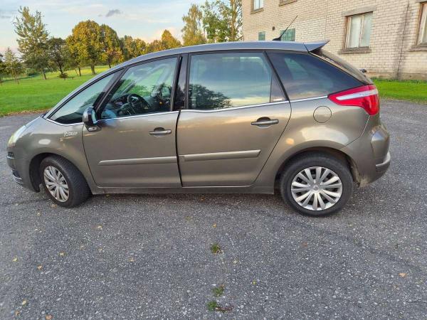 Brown Citroen c4-picasso 2008 in Jonava, with an engine capacity of 2.00 L and mileage of 190 thousand km for 1500 €, photo 8 on AUTOMOTO.COM.LV