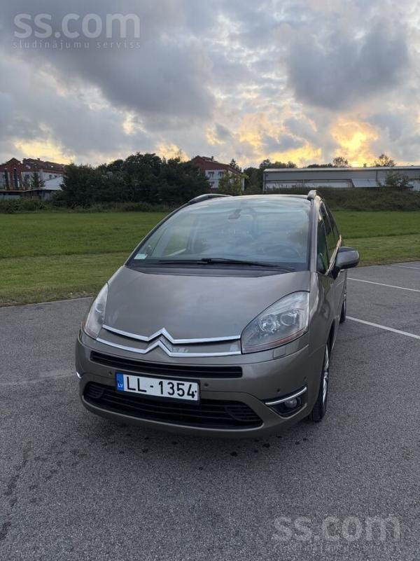 Brūns Citroen c4-picasso 2008 Liepāja, ar dzinēja tilpumu 2.00 L un nobraukumu 380 tūkst. km par 1650 €, foto 1 vietnē AUTOMOTO.COM.LV