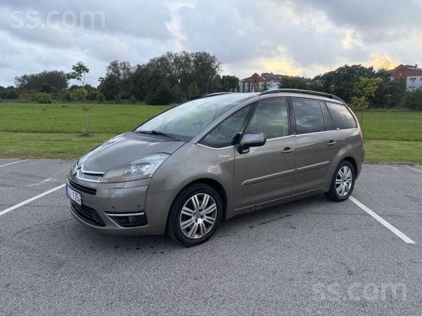 Brūns Citroen c4-picasso 2008 Liepāja, ar dzinēja tilpumu 2.00 L un nobraukumu 380 tūkst. km par 1650 €, foto 3 vietnē AUTOMOTO.COM.LV