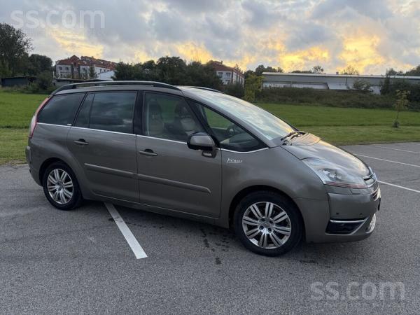 Brūns Citroen c4-picasso 2008 Liepāja, ar dzinēja tilpumu 2.00 L un nobraukumu 380 tūkst. km par 1650 €, foto 4 vietnē AUTOMOTO.COM.LV