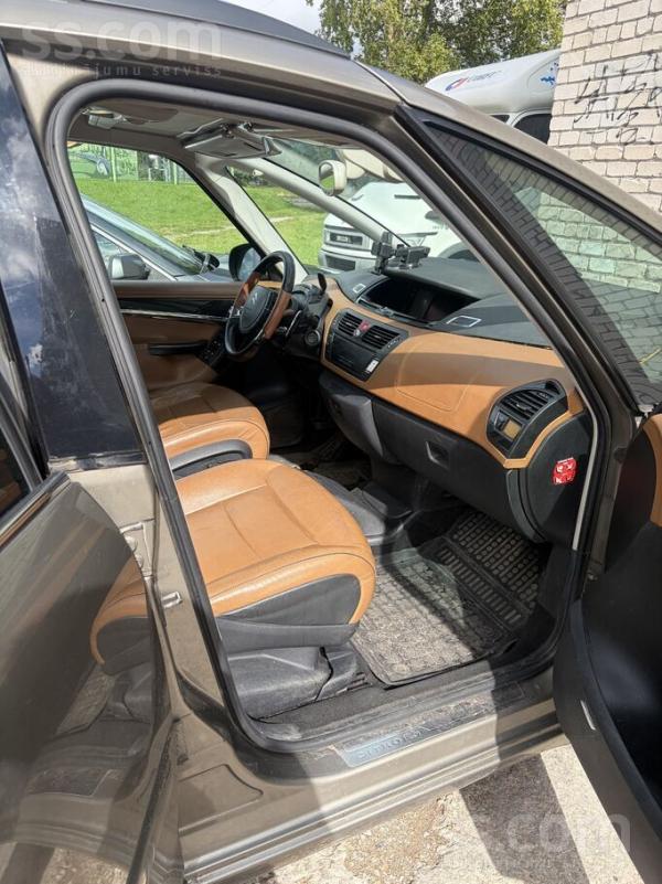 Brūns Citroen c4-picasso 2008 Liepāja, ar dzinēja tilpumu 2.00 L un nobraukumu 380 tūkst. km par 1650 €, foto 7 vietnē AUTOMOTO.COM.LV