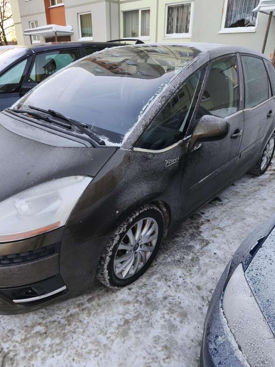 Brown Citroen c4-picasso 2010 in Siauliai, with an engine capacity of 2.00 L and mileage of 318 thousand km for 2300 €, photo 5 on AUTOMOTO.COM.LV