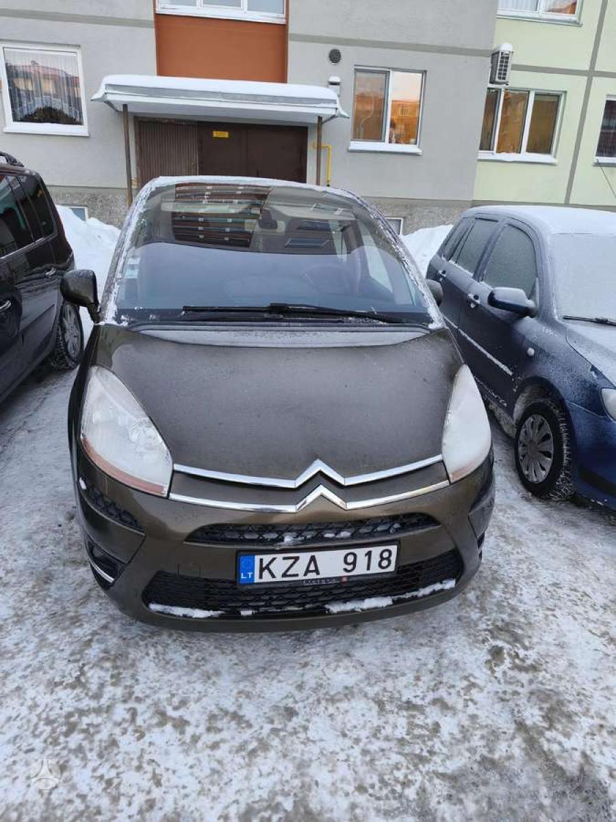 Brown Citroen c4-picasso 2010 in Siauliai, with an engine capacity of 2.00 L and mileage of 318 thousand km for 2300 €, photo 7 on AUTOMOTO.COM.LV