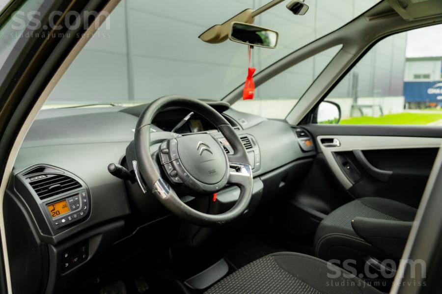Brūns Citroen c4-picasso 2011 Rīga, ar dzinēja tilpumu 1.60 L un nobraukumu 287 tūkst. km par 3490 €, foto 12 vietnē AUTOMOTO.COM.LV