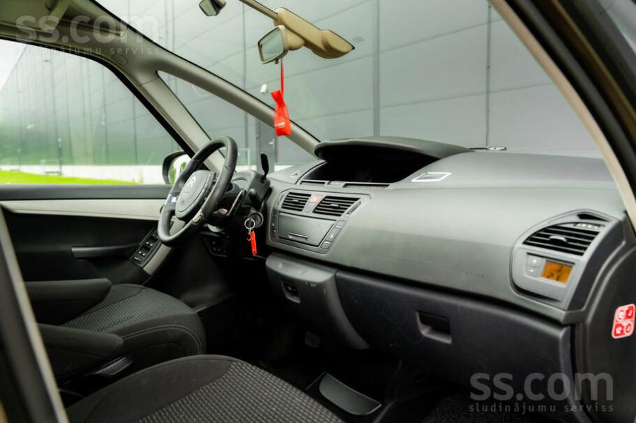 Brūns Citroen c4-picasso 2011 Rīga, ar dzinēja tilpumu 1.60 L un nobraukumu 287 tūkst. km par 3490 €, foto 13 vietnē AUTOMOTO.COM.LV