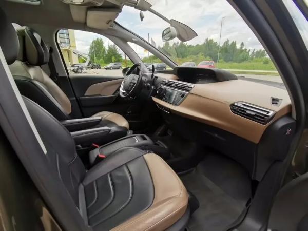 Brūns Citroen c4-picasso 2014 Kuldīga, ar dzinēja tilpumu 2.00 L un nobraukumu 227 tūkst. km par 10300 €, foto 8 vietnē AUTOMOTO.COM.LV