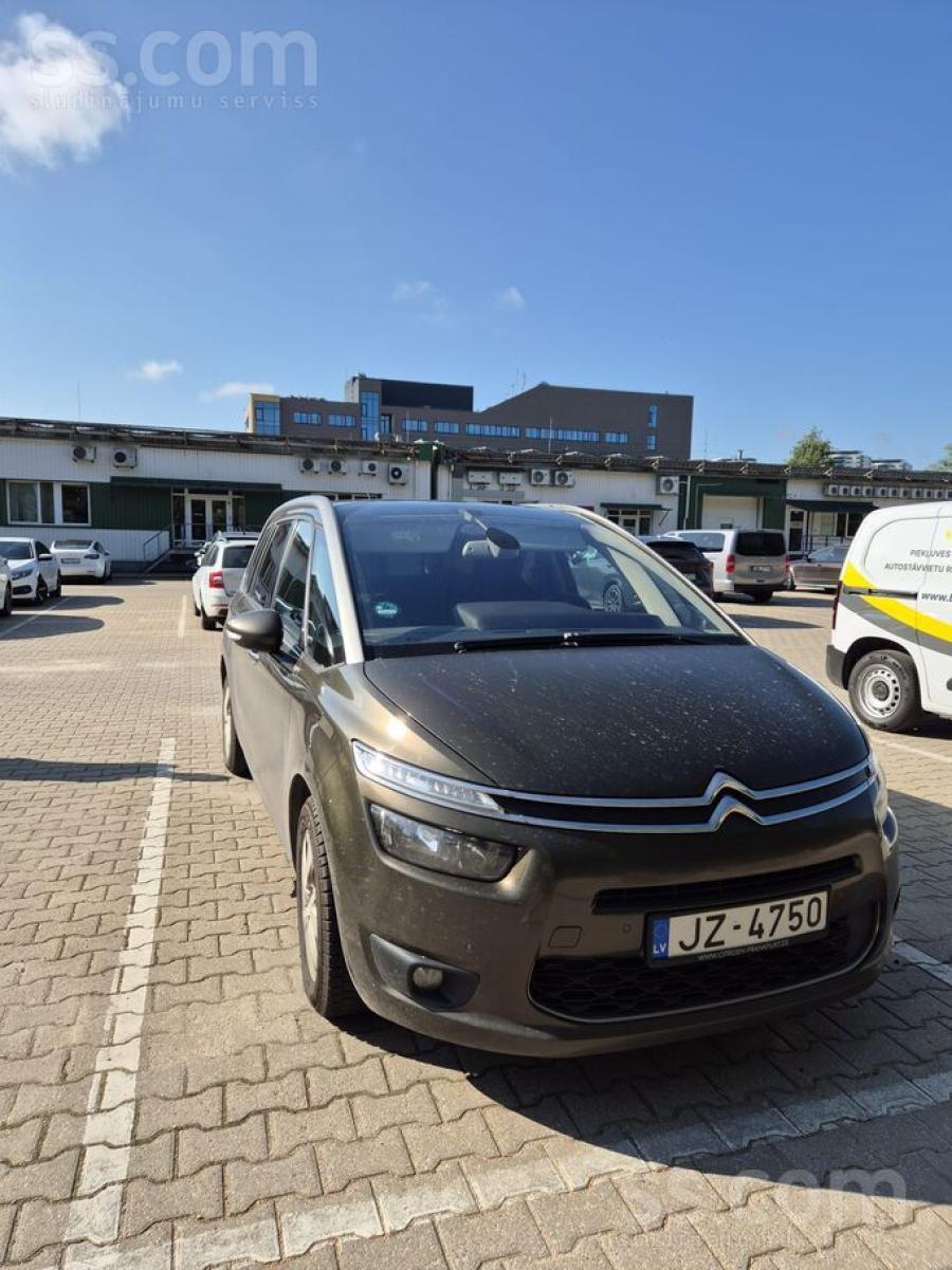 Brown Citroen c4-picasso 2014 in Riga, with an engine capacity of 1.60 L and mileage of 226 thousand km for 4800 €, photo 4 on AUTOMOTO.COM.LV