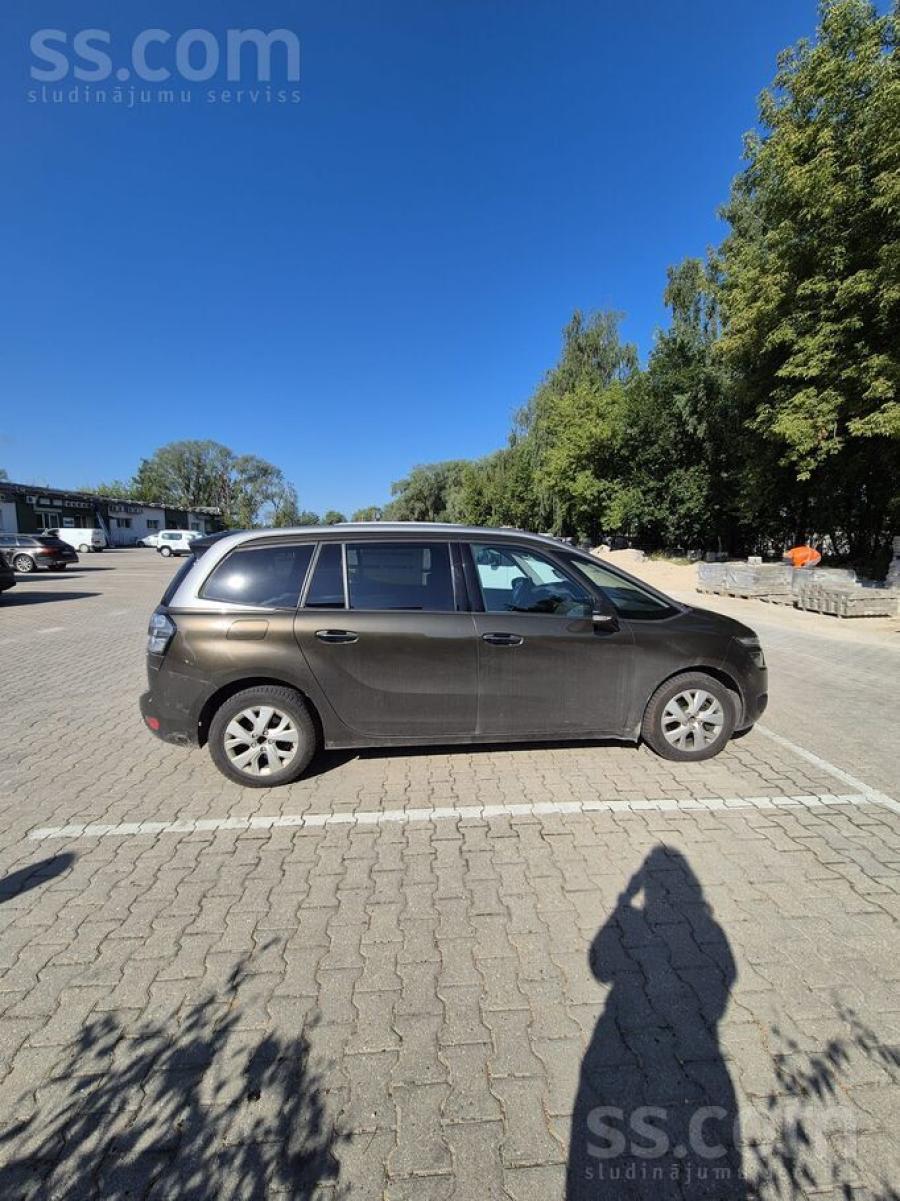 Brown Citroen c4-picasso 2014 in Riga, with an engine capacity of 1.60 L and mileage of 226 thousand km for 4800 €, photo 5 on AUTOMOTO.COM.LV