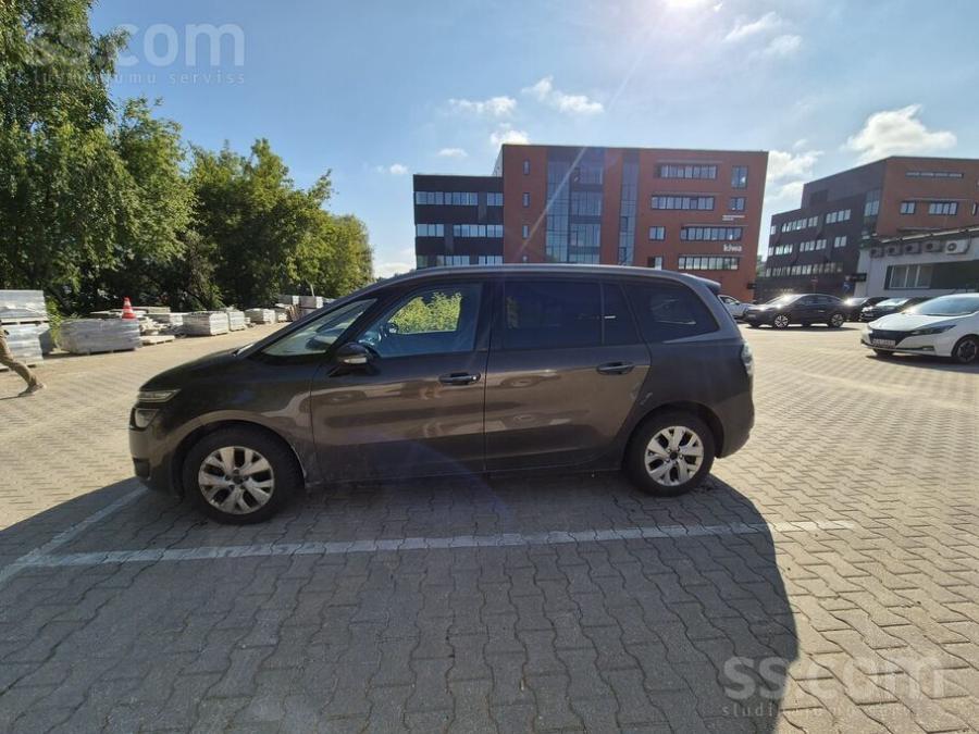 Brown Citroen c4-picasso 2014 in Riga, with an engine capacity of 1.60 L and mileage of 226 thousand km for 4800 €, photo 6 on AUTOMOTO.COM.LV