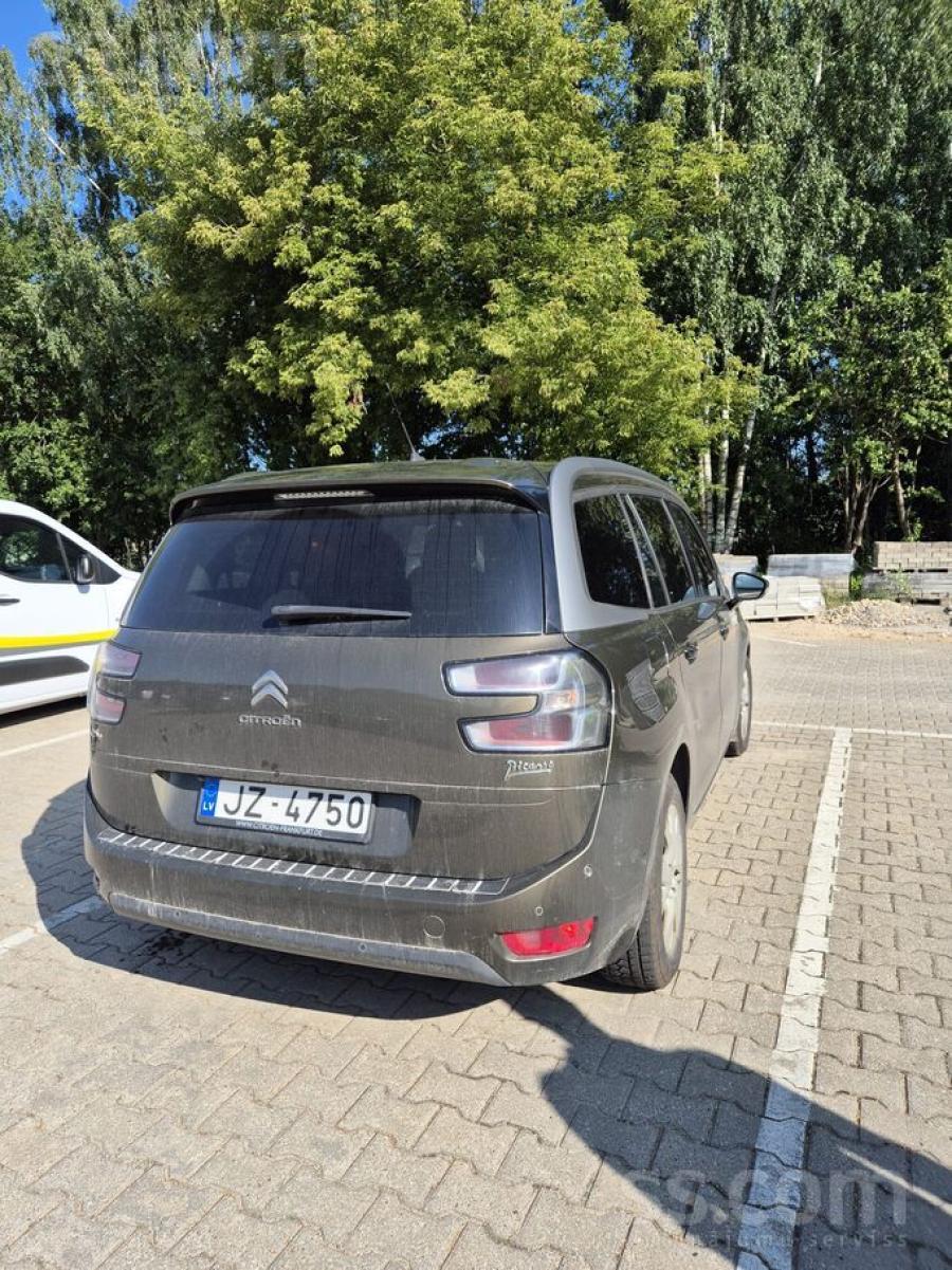 Brown Citroen c4-picasso 2014 in Riga, with an engine capacity of 1.60 L and mileage of 226 thousand km for 4800 €, photo 7 on AUTOMOTO.COM.LV