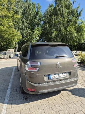 Brown Citroen c4-picasso 2014 in Riga, with an engine capacity of 1.60 L and mileage of 226 thousand km for 4800 €, photo 9 on AUTOMOTO.COM.LV