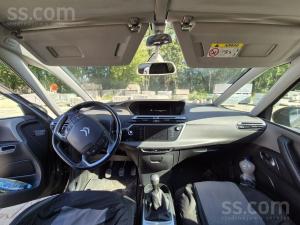 Brown Citroen c4-picasso 2014 in Riga, with an engine capacity of 1.60 L and mileage of 226 thousand km for 4800 €, photo 14 on AUTOMOTO.COM.LV