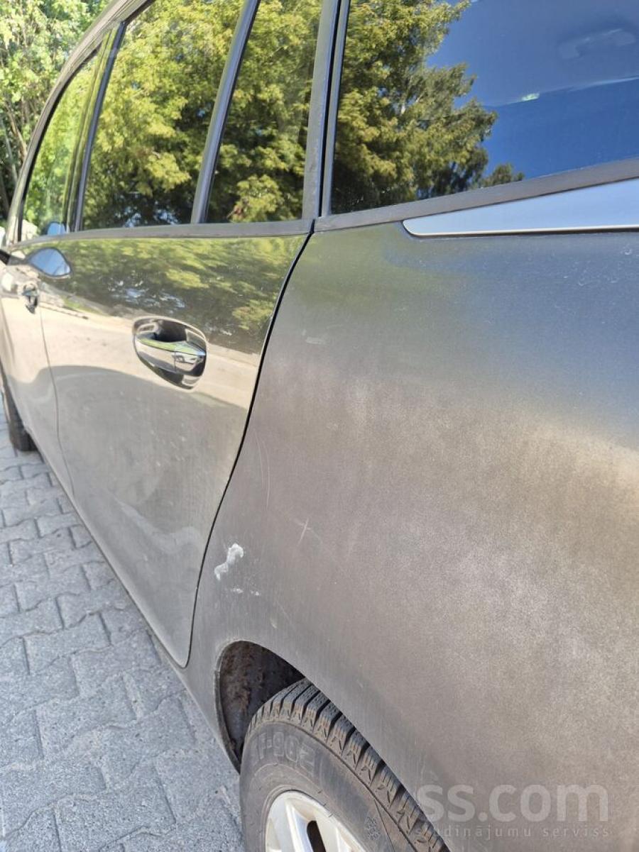 Brown Citroen c4-picasso 2014 in Riga, with an engine capacity of 1.60 L and mileage of 226 thousand km for 4800 €, photo 16 on AUTOMOTO.COM.LV