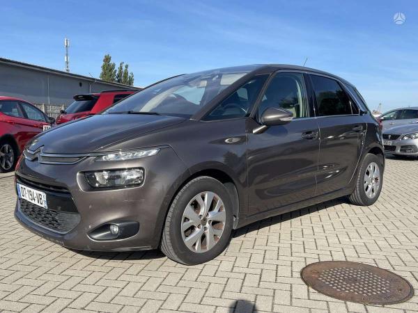 Brown Citroen c4-picasso 2015 in Taurage, with an engine capacity of 1.56 L and mileage of 210 thousand km for 3500 €, photo 1 on AUTOMOTO.COM.LV