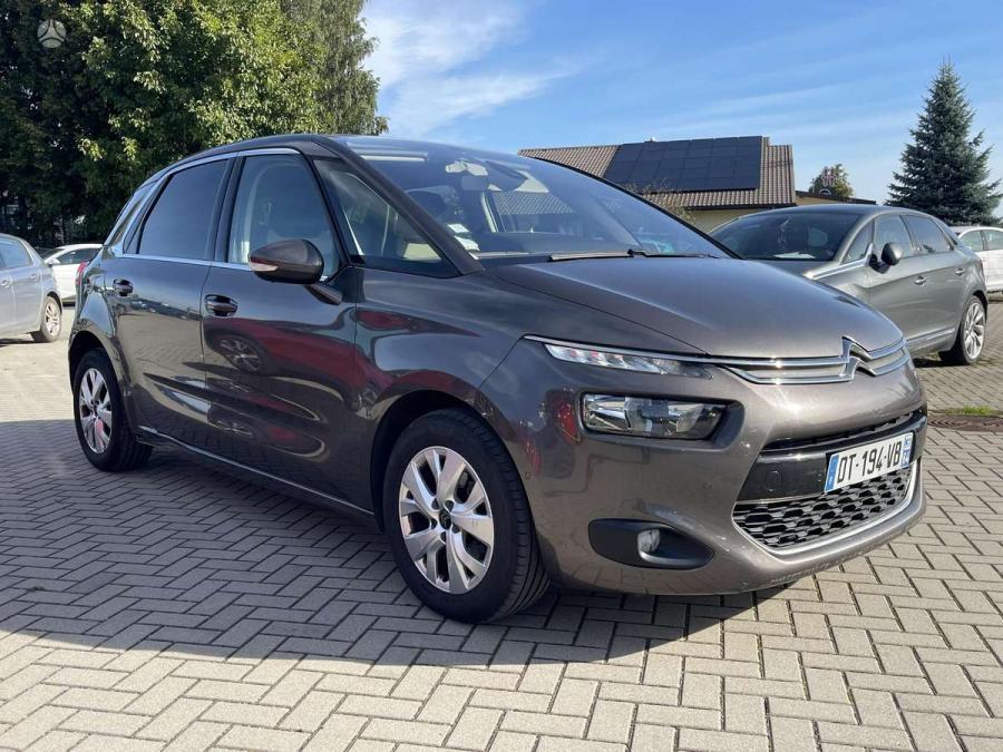 Brown Citroen c4-picasso 2015 in Taurage, with an engine capacity of 1.56 L and mileage of 210 thousand km for 3500 €, photo 5 on AUTOMOTO.COM.LV
