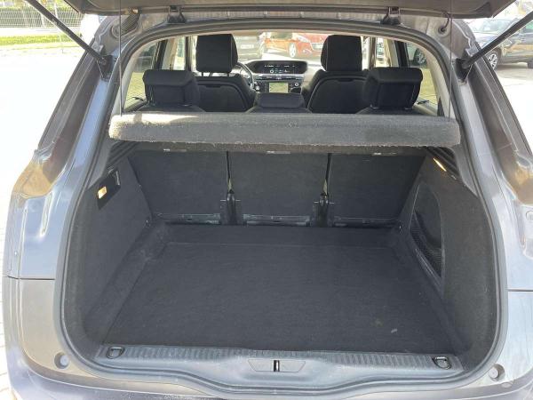 Brown Citroen c4-picasso 2015 in Taurage, with an engine capacity of 1.56 L and mileage of 210 thousand km for 3500 €, photo 11 on AUTOMOTO.COM.LV