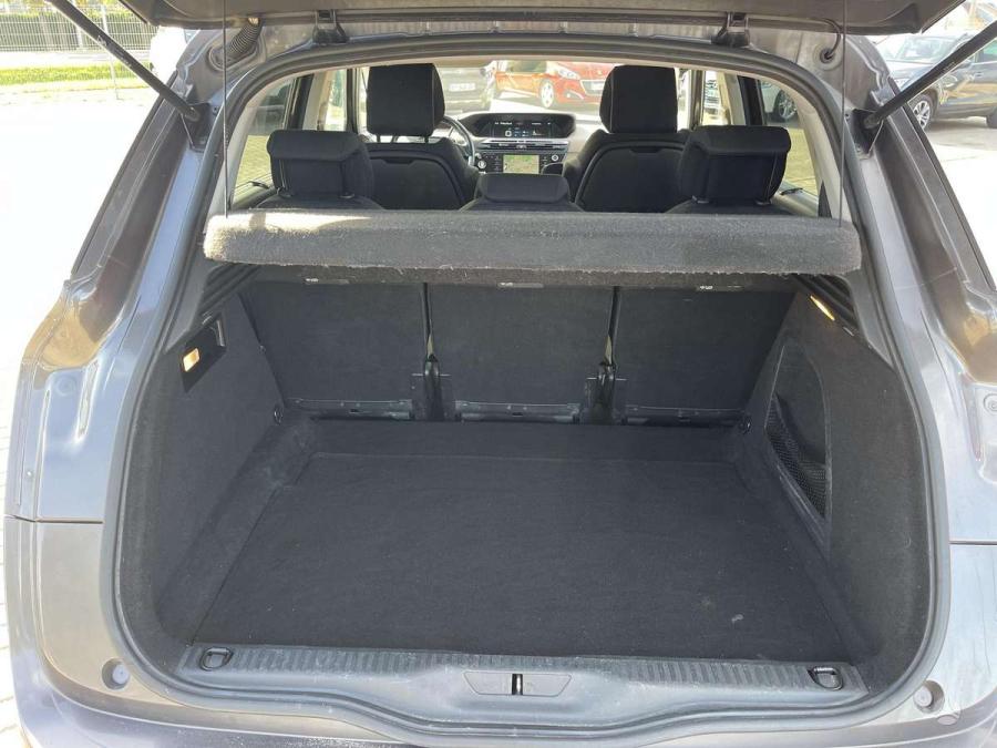 Brown Citroen c4-picasso 2015 in Taurage, with an engine capacity of 1.56 L and mileage of 210 thousand km for 3500 €, photo 11 on AUTOMOTO.COM.LV