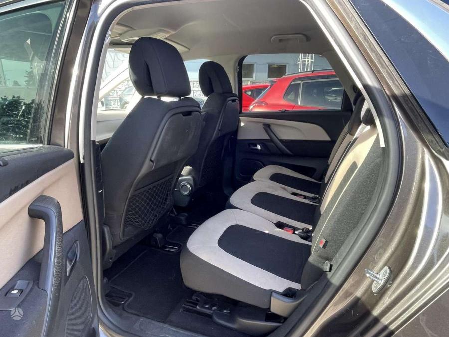 Brown Citroen c4-picasso 2015 in Taurage, with an engine capacity of 1.56 L and mileage of 210 thousand km for 3500 €, photo 13 on AUTOMOTO.COM.LV