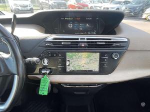 Brown Citroen c4-picasso 2015 in Taurage, with an engine capacity of 1.56 L and mileage of 210 thousand km for 3500 €, photo 17 on AUTOMOTO.COM.LV